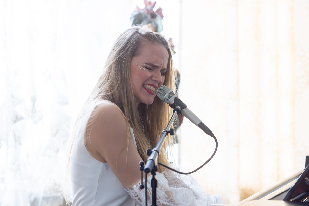 KADRI VOORANDI MUUSIKALINE RÄNNAK MAESTRO ERI KLASI KODUS - Festival ...